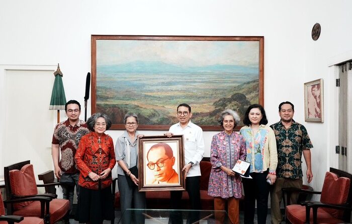 Dari Fadli Zon ke Bung Hatta: Antarkan Undangan HUT RI ke-80 yang Penuh ...